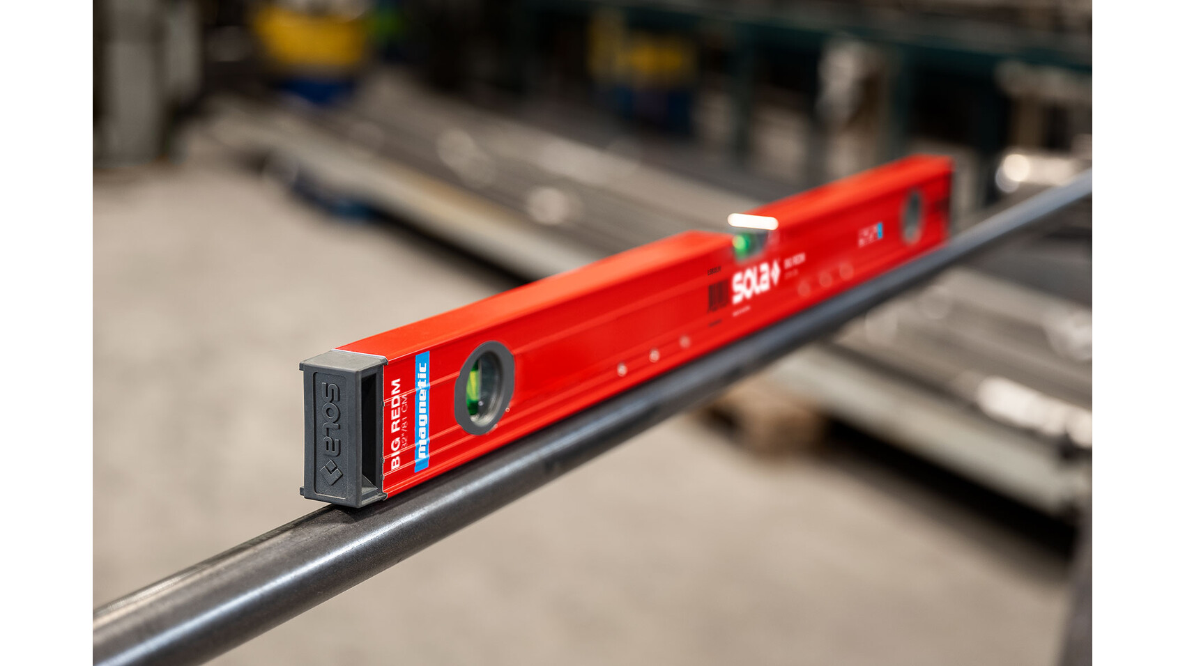 MAGNETIC SPIRIT LEVELS WITH NEW LATERAL INSTALLATION METHOD